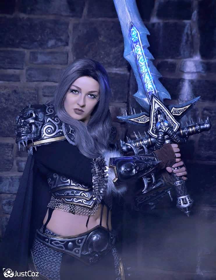 Cosplay de Rey Exánime femenino por Ely Renae - WowChakra