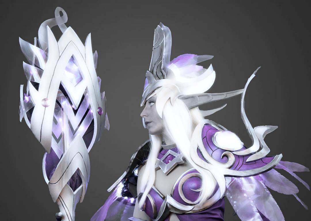 Cosplay de Elfa Nocheterna con su Armadura Dinástica por Candace ...