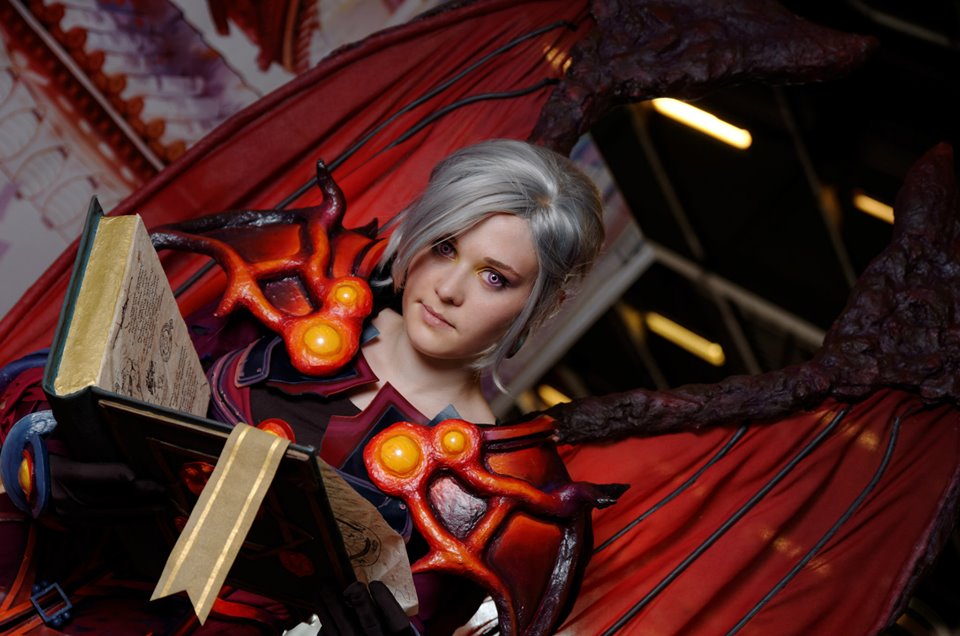 Cosplay de Tier 6 de Brujo por Koni Cosplay - WowChakra