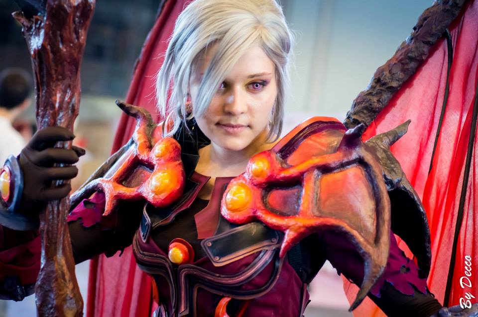 Cosplay de Tier 6 de Brujo por Koni Cosplay - WowChakra