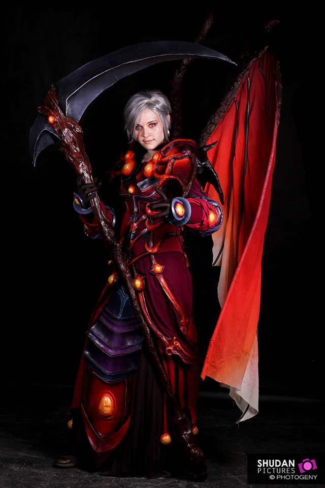 Cosplay de Tier 6 de Brujo por Koni Cosplay - WowChakra