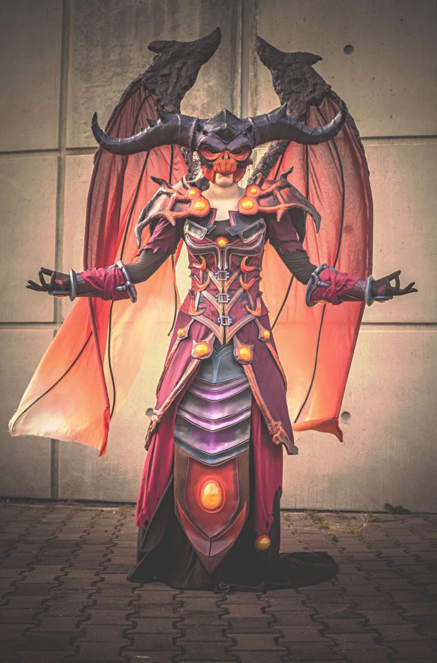 Cosplay de Tier 6 de Brujo por Koni Cosplay - WowChakra