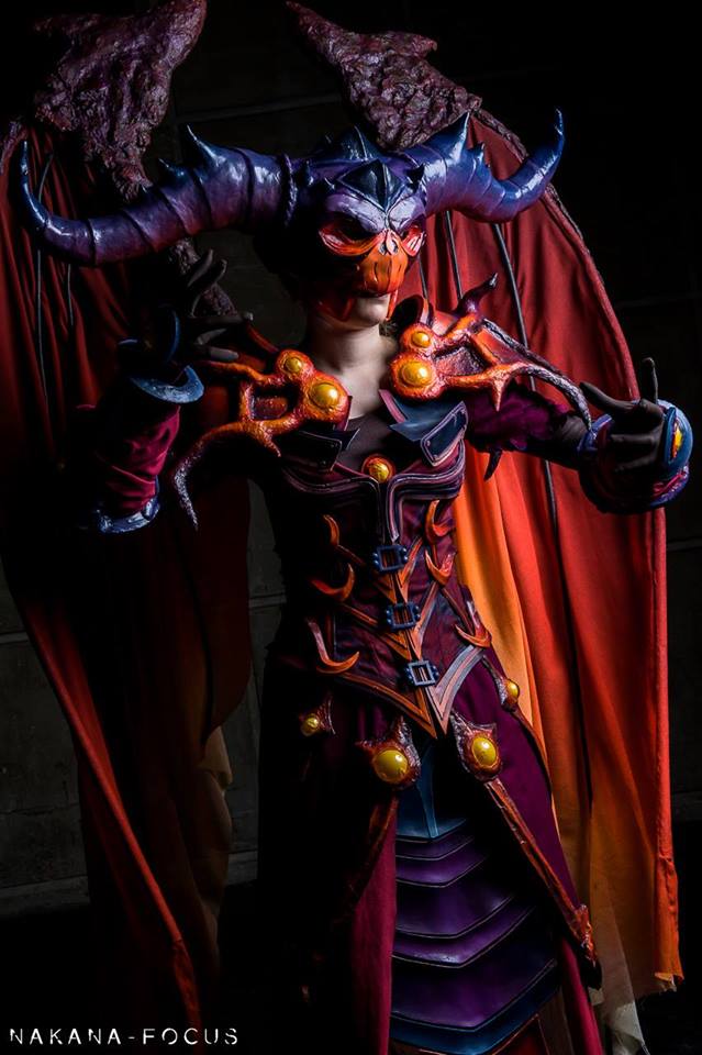 Cosplay de Tier 6 de Brujo por Koni Cosplay - WowChakra